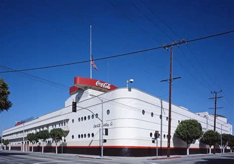 A Closer Look At Streamline Moderne S Timeless Flair Creative Market Blog