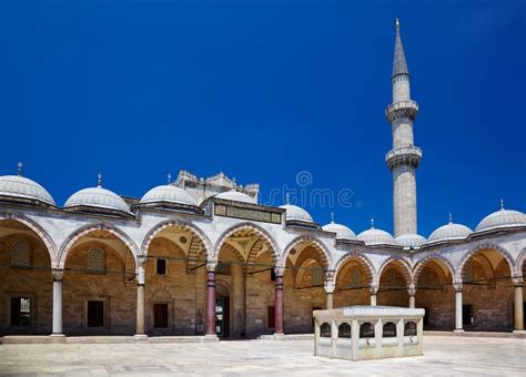 El Patio Interno De La Mezquita De Suleymaniye Estambul Imagen De