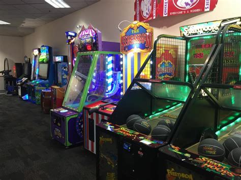 Games At Chuck E Cheese Images And Photos Finder