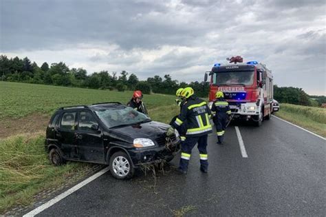 Feuerwehr Ollern Pkw Berschlag Auf Der B