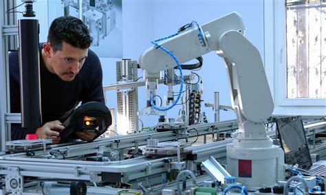 Primer Robot Industrial Que Mueve Objetos De Un Lado A Otro Gran Venta