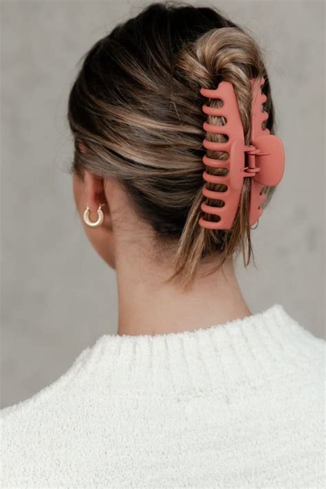 Perfect How To Put A Claw Clip In Thick Hair For Short Hair Stunning