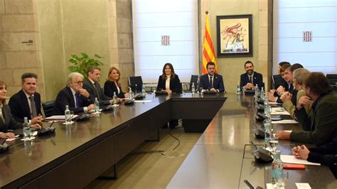 El Govern intensifica la pressió sobre el PSC