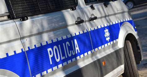 Konin Wypadek radiowozu w trakcie pościgu Ranni policjanci