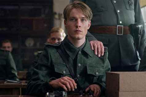Pin By Meli Azul On Louis Hofmann In Louis Hofmann Hugh