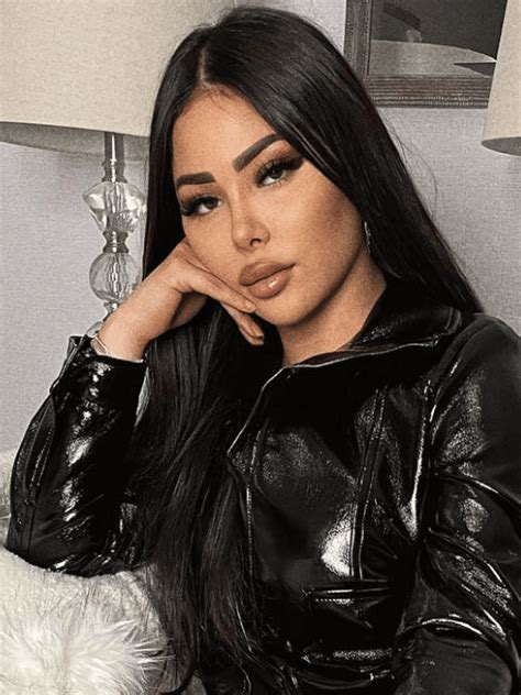 Maeva Ghennam Sur Le Point De Retirer Ses Injections Aux Fesses Web