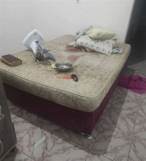 Mulher é morta a tiros na presença da filha e do marido após ter a casa