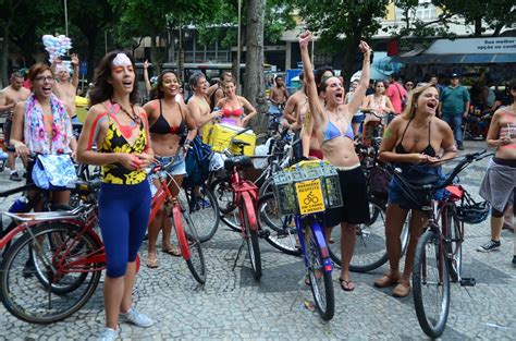 Fotos Ciclistas Realizam Pedalada Pelada No Rio E Em Sp