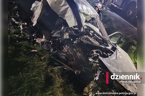 Śmiertelna ofiara wczorajszego wypadku w Krzeszowie to 18 latek Autem