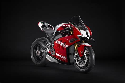Sportbike V Superbike C Ra M T Trong Th Ng Honda L M M I G N