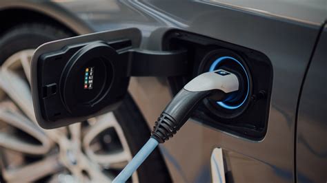 Cargar coche eléctrico con placas solares cómo puedo hacerlo