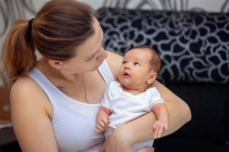 Como acalmar o bebê nos primeiros meses de vida