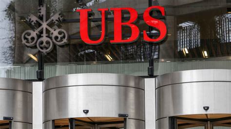 UBS Ofrece Recomprar 2 750 Millones En Bonos Emitidos Por Credit Suisse