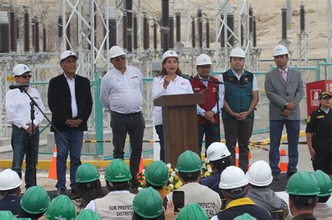 Presidenta Boluarte fue recibida con pifias durante su visita a Camaná
