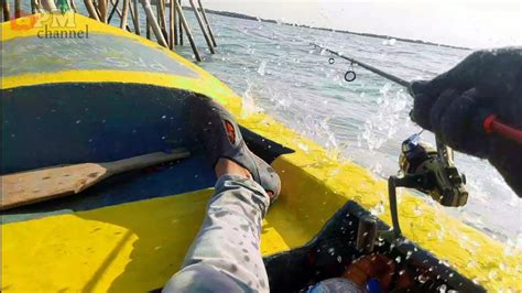 Lagi Asik Mancing Malah Di Hantam Ombak AUTO Balik Kanan YouTube
