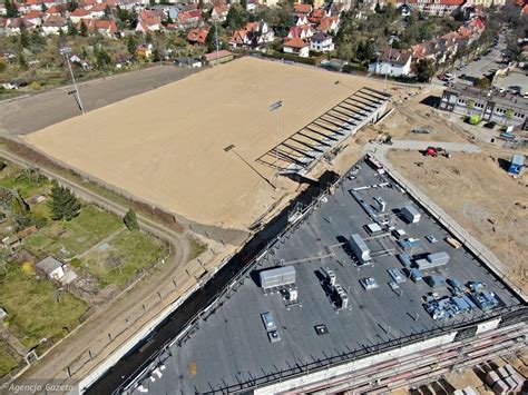 Część dachu nad stadionem Pogoni Szczecin położona Raport z budowy