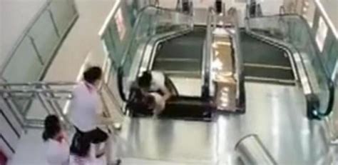Accidentes De Escaleras Mecanicas Blankwoman