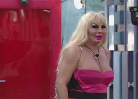 GF Vip 7 Dove Vive L Icona Trans Elenoire Ferruzzi