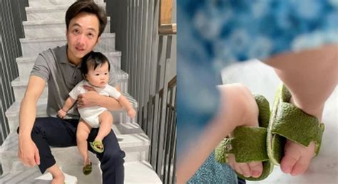 Cường Đô La hào hứng khoe dép hiệu made by bà xã Đàm Thu Trang khiến