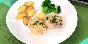Filé de merluza no forno fit e deliciosa legumes e crosta crocante