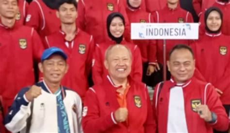 Kumpulkan 100 Medali Emas Prof Dr Komarudin Spektakuler Kontingen
