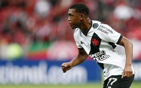 Vasco Anuncia Contrata O Do Lateral Direito Pumita Rodriguez Lance