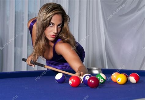 Sexy Chica En El Billar — Foto De Stock 29144695 © Korzeniewski