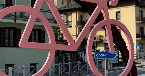 La Valle D Aosta Si Tinge Di Rosa