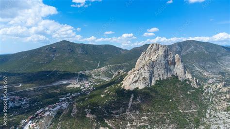 Vista aerea de Peña de Bernal pueblo magico en mexico Querétaro
