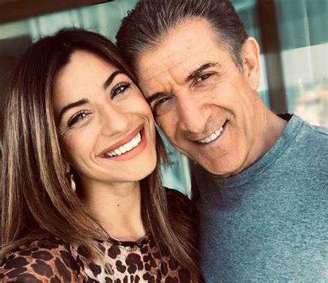 Ezio Greggio la fidanzata più giovane non gli pesa Non guardo mai l
