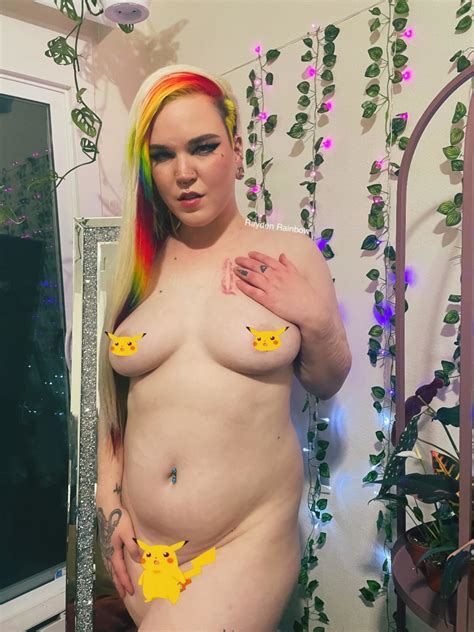 Perky Tits Chubby Thighs And Belly HD Porn Pics