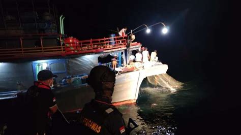 Foto Curi Ikan Di Perairan RI Kapal Berbendera Malaysia Ditangkap KKP