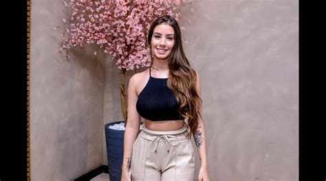 Foto Maria Lina ex noiva de Whindersson Nunes colocou silicone um mês