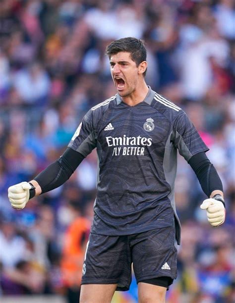 Thibaut Courtois On Twitter Thibaut Courtois Real Madrid Football