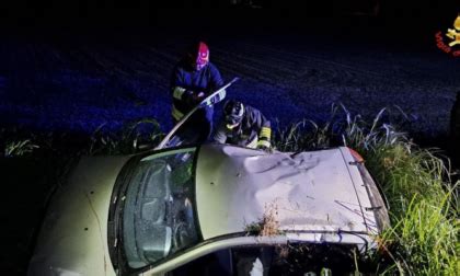 Crema Perde Il Controllo Dell Auto E Si Ribalta Nel Fosso Due I