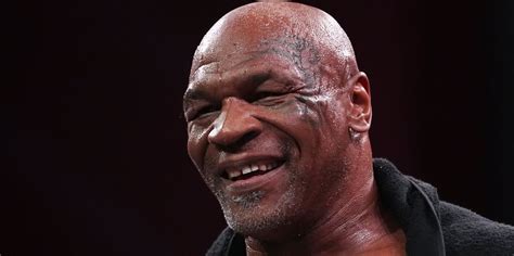 Mike Tyson S Naked Butt Makes Surprising Pre Fight Appearance
