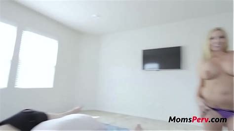 Il Baise La M Re De Sa Copine Vid Os De Sexe Et Porno Gratuit Videos