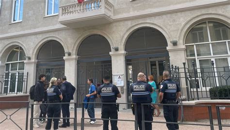 Des policiers et gendarmes devant tous les établissements scolaires de