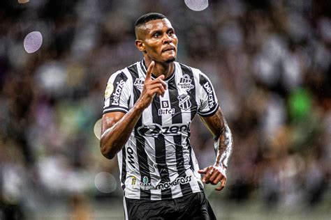 O valor da multa rescisória de Clebão atacante que está na mira do