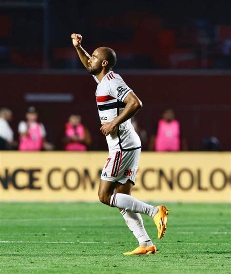 ESTAMOS NA FINAL SÃO PAULO VENCE CORINTHIANS E ESTÁ DE VOLTA À FINAL