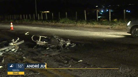 Vídeo Três pessoas morrem em batida entre duas motos Bom Dia Minas G1
