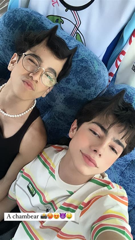 Pin de 𝑫𝒂𝒚 en 𝐂𝐚𝐫𝐥𝐢𝐭𝐨𝐳 𝐲 𝐋𝐮𝐤𝐚𝐬 en 2023 Celebridades bonitos
