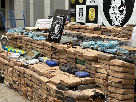 Polícia prende trio e apreende meia tonelada de drogas avaliadas em R