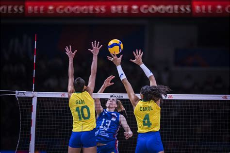 Brasil reage em grande atuação e derrota Sérvia na semifinal da Liga