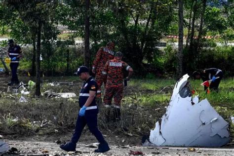 Kronologi Kecelakaan Pesawat Jatuh Di Jalan Tol Malaysia 10 Orang Tewas