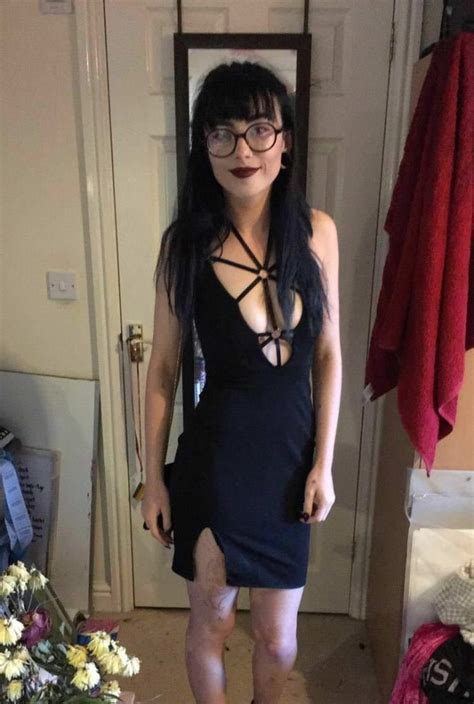 Mini Pack De Jovencita Con Lentes Enseñando Sus Tetas Pequeñas Y Su