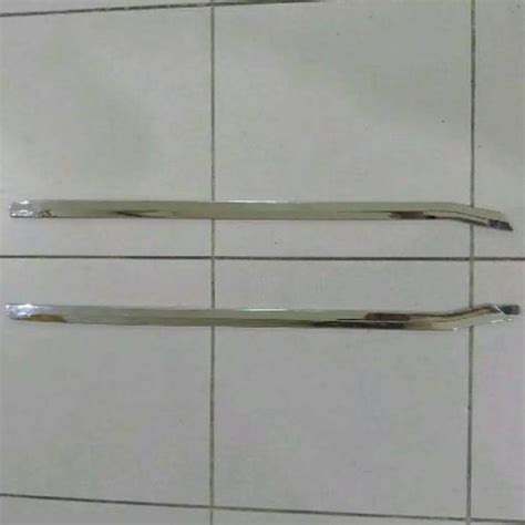 Jual New List Lis Kaca Pintu Bagasi Belakang Toyota Rush Daihatsu