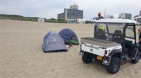 Zoetermeers Dagblad Tientallen Boetes Voor Strandslapers Op Scheveningen