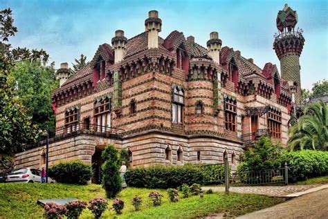 El Capricho de Gaudí una joya del modernismo en Cantabria