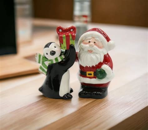 Juego de saleros y pimenteros de cerámica fina de Papá Noel con